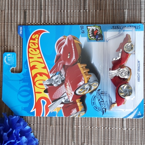 Mattel | Other | Hot Wheels Knight Draggin Red 220 Street Beasts ...